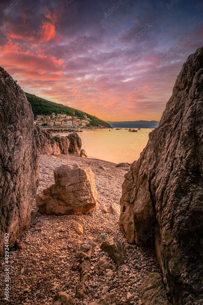 Stock-Foto „Rock view of Mošćenička Draga in Croatia. Sunrise on the ...