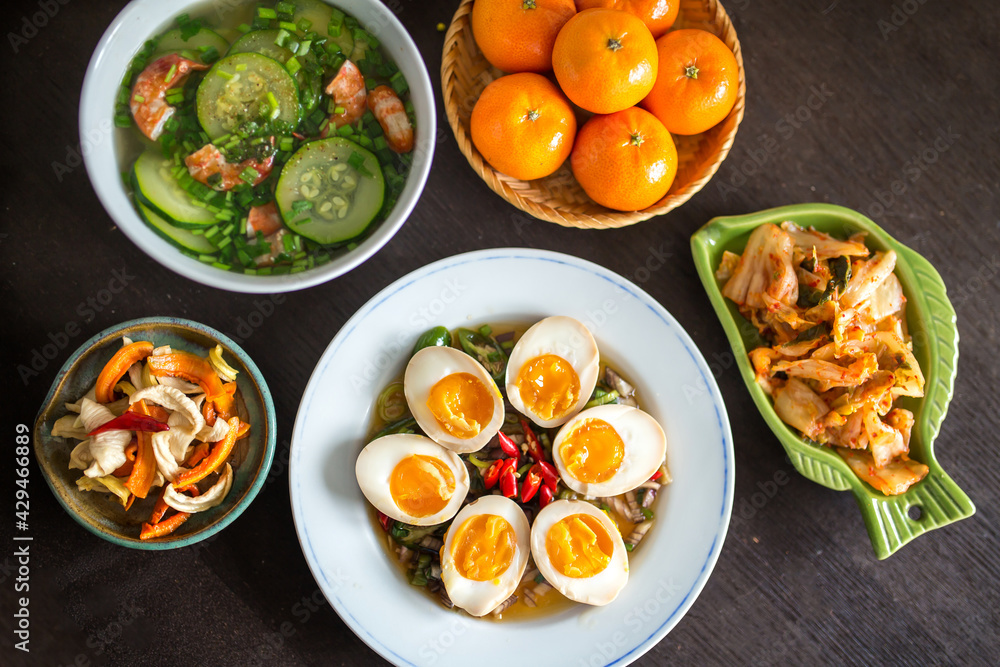 Photo Stock Asian family lunch set in Lunar New Year days with mayak ...