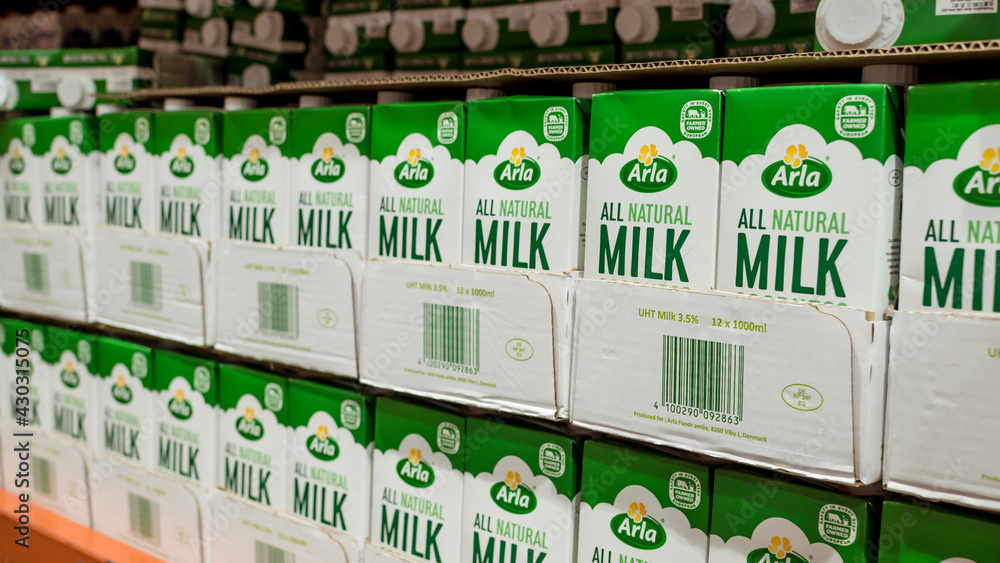 ภาพถ่าย Stock Manila, Philippines - Aug 2020: A row of Arla Low Fat ...