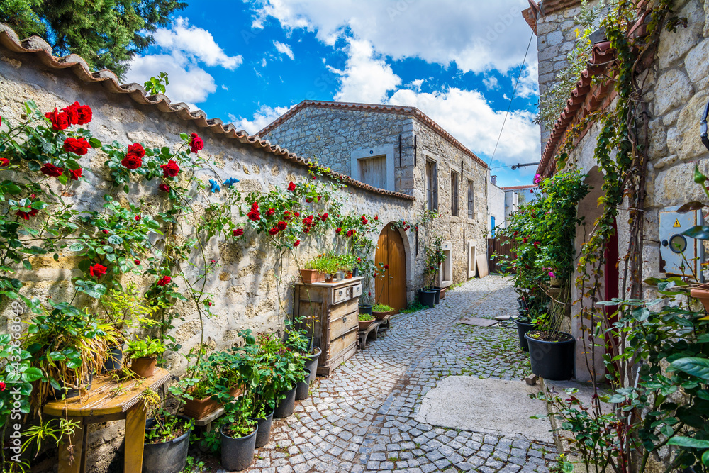 Foto de Stock Alacati street view in Alacati Town. Alacati is populer ...