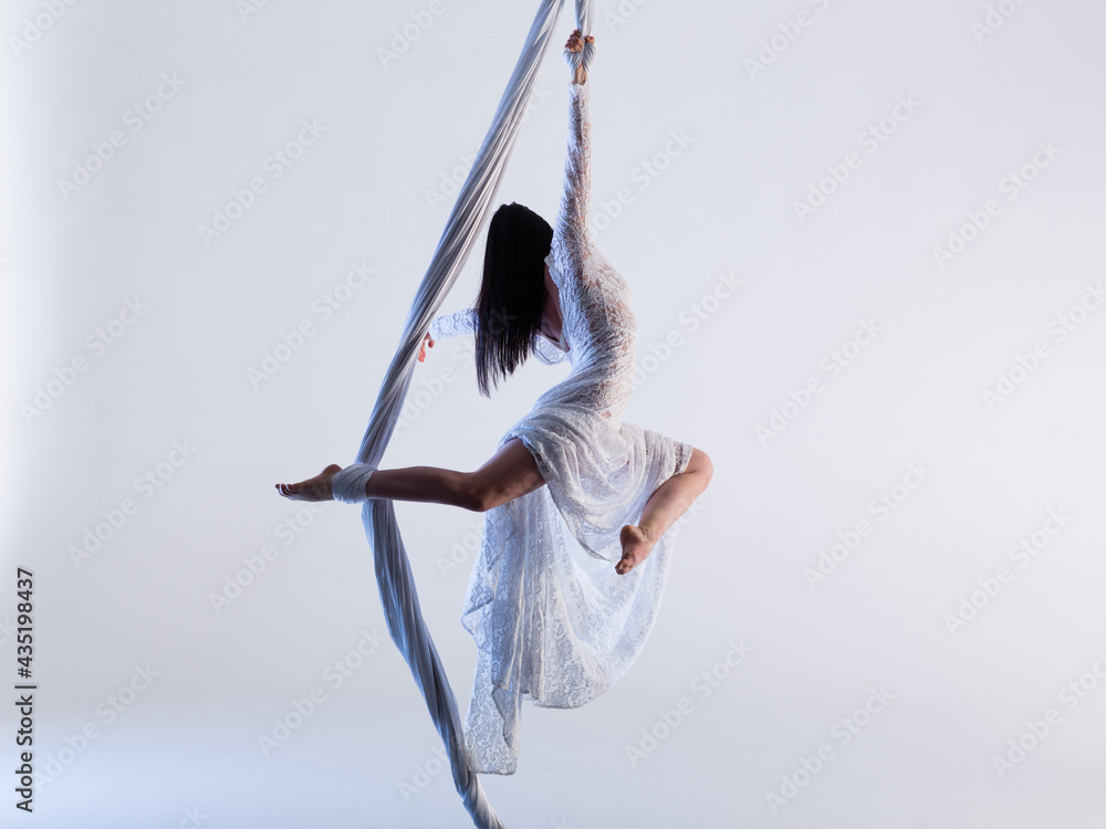 Couple of beautiful aerial gymnasts from Ukraine "Duo lotos" flying on ...