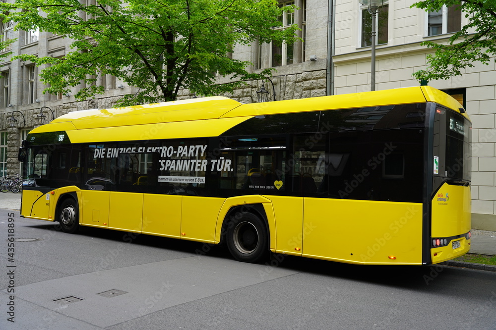 BVG Solaris Urbino 12 electric e-Bus in Berlin am 25.05.2021 Stock ...