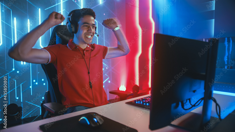 Photo Stock Professional eSports Gamer Playing in Computer Video Games ...