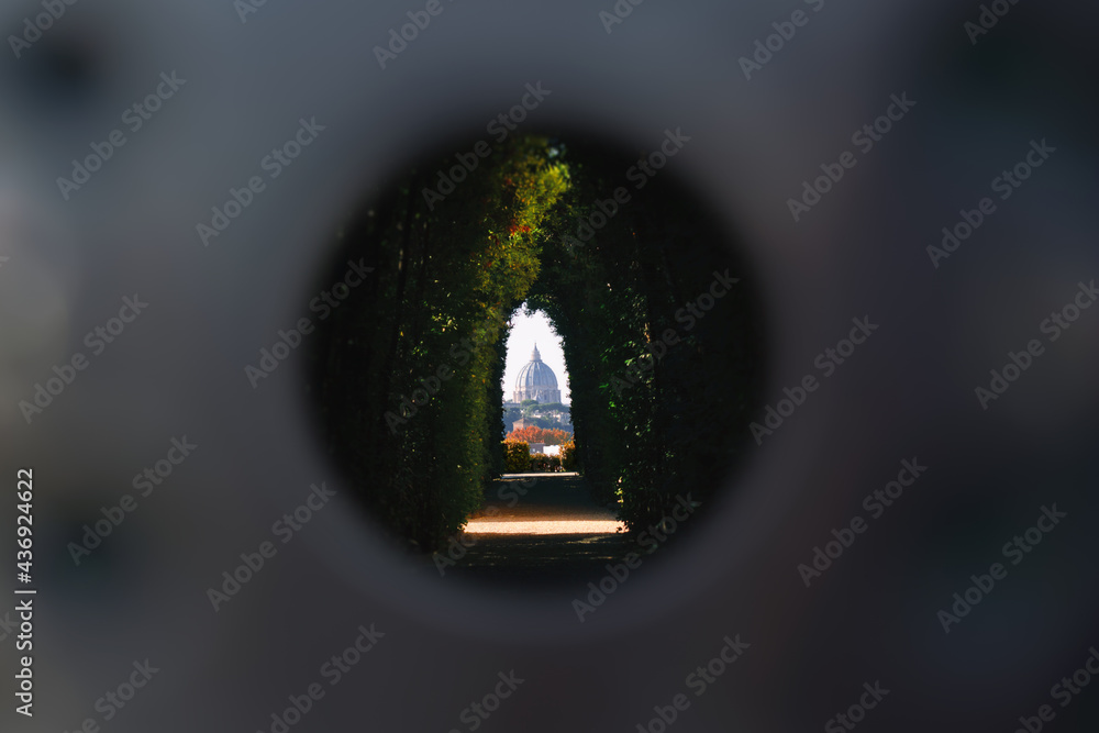 Famous Aventine keyhole (Il buco della serratura) of the gate of Villa ...
