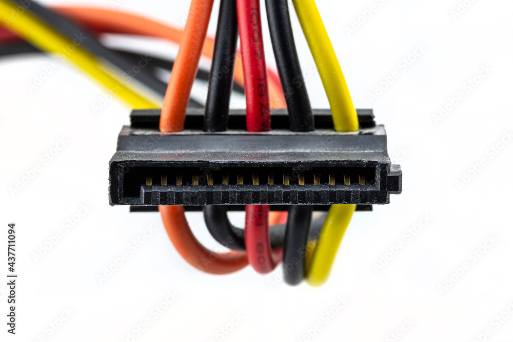 A 15 contacts serial ATA plug for powering a hard disk or CD drive ...