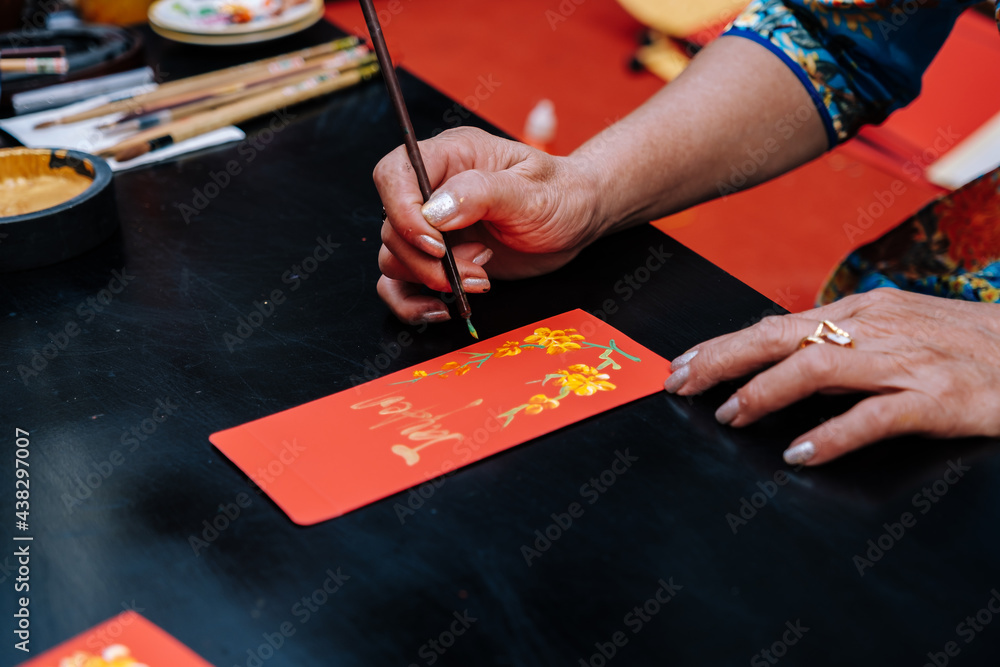 Vietnamese artist writes Tet calligraphy, Happy New Year in Vietnamese ...