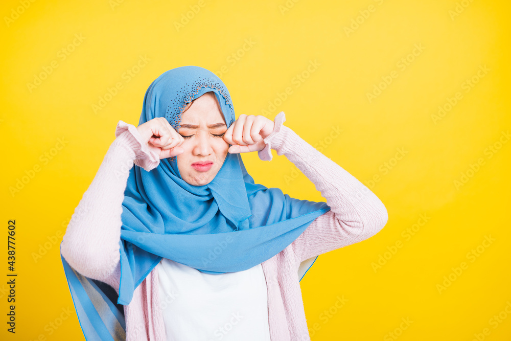 Asian Muslim Arab, Portrait of happy beautiful young woman religious ...
