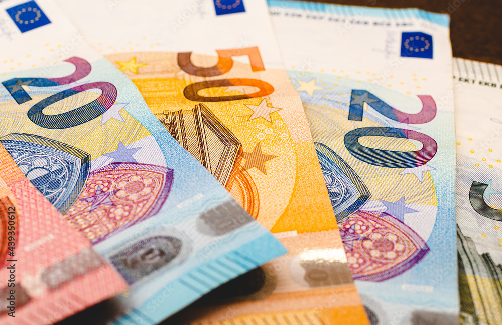 Foto Dinheiro, EURO - EUR. Cédulas de Euro em forma de leque sobre uma ...