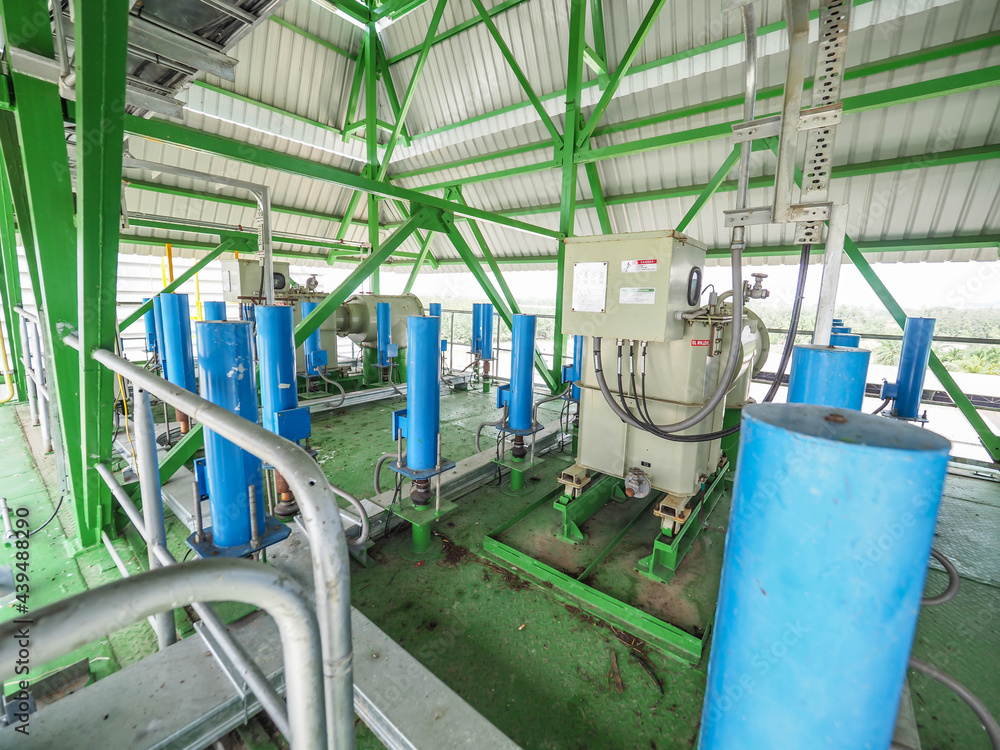 Hydraulic for shaking tank to remove dust of stack in an electrostatic ...