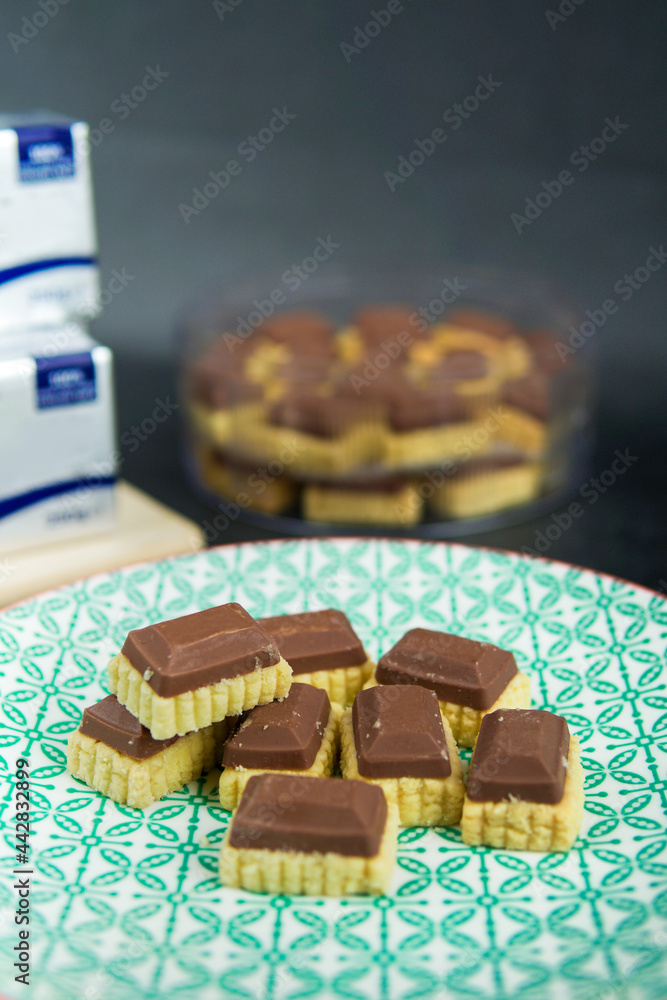 Malaysian Kuih Raya called Royal Chocolate Tart. Popular kuih raya on ...