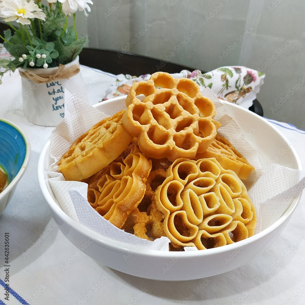 Malaysian Kuih Raya called Kuih Goyang or Kuih Ros. Popular kuih raya ...