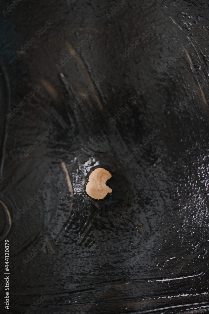 Whole body mud wrap. The abdomen is covered with a clay mask. Spa ...