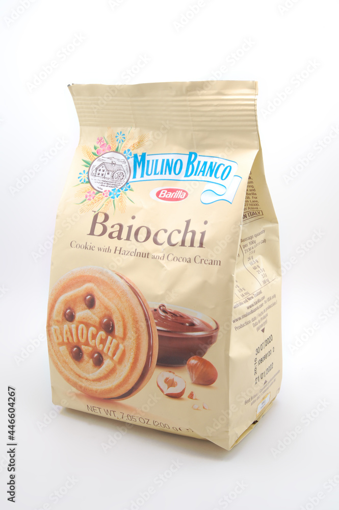 Barilla Mulino Bianco baiocchi cookie with hazelnut and cocoa cream in ...