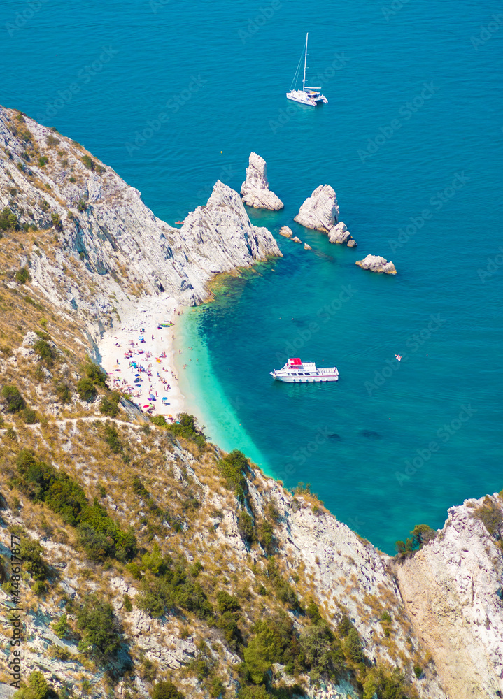 Foto Monte Conero (Marche, Italy) - The promontory in Adriatic Sea, in ...