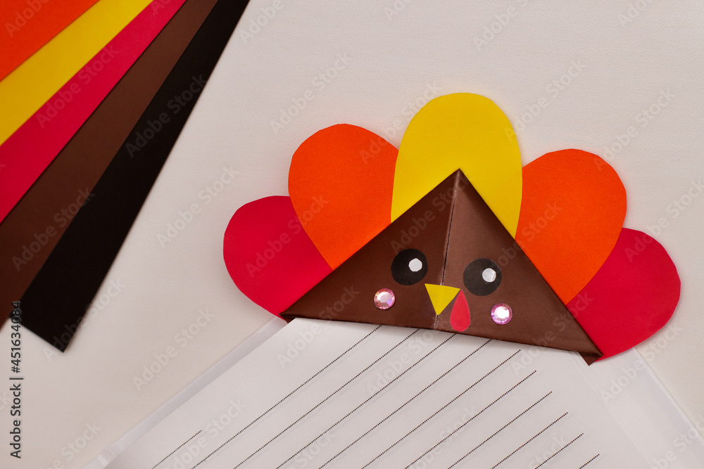 Step-by-step instructions for making DIY turkey corner bookmarks for ...