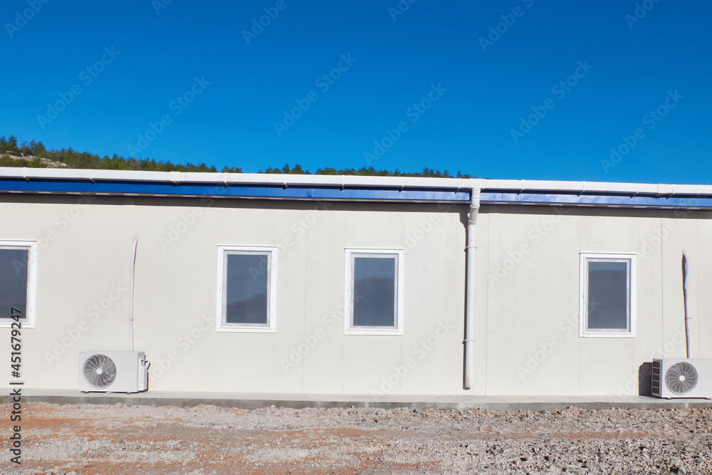 Mobile industrial building. Newly built single storey prefabricated ...