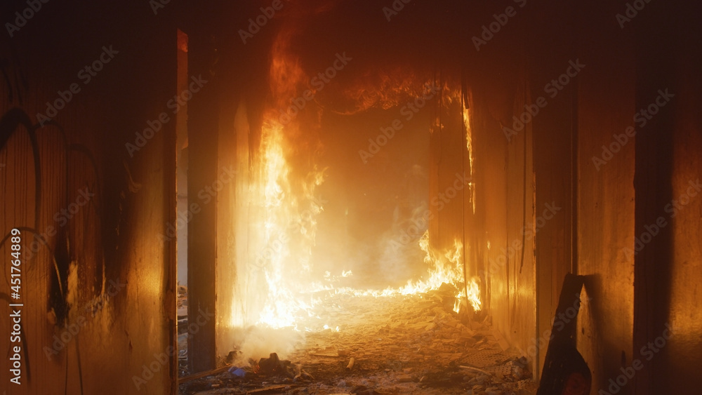 Corridor of a residential building in a flame of fire 素材庫相片 | Adobe Stock