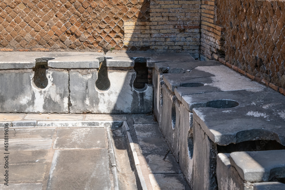 Latrina presso le terme del foro. Ancient public toilets (latrines ...