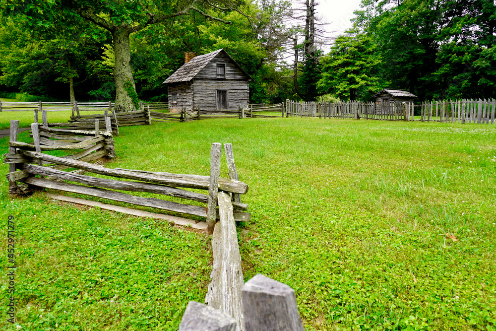 The Puckett cabin at Groundhog Mountain on Blue Ridge Parkway. Historic ...