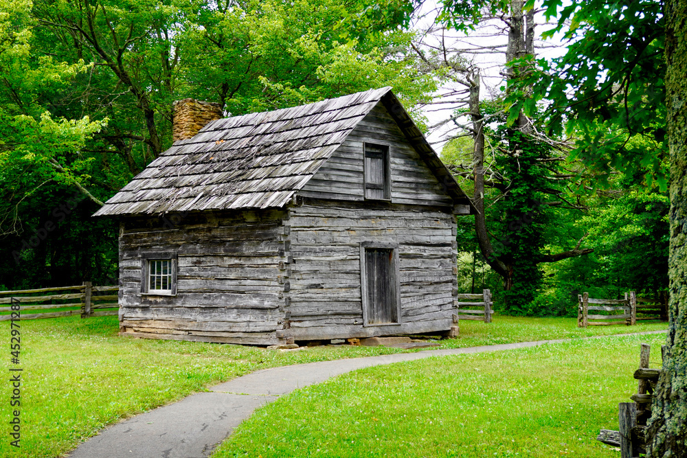 The Puckett cabin at Groundhog Mountain on Blue Ridge Parkway. Historic ...