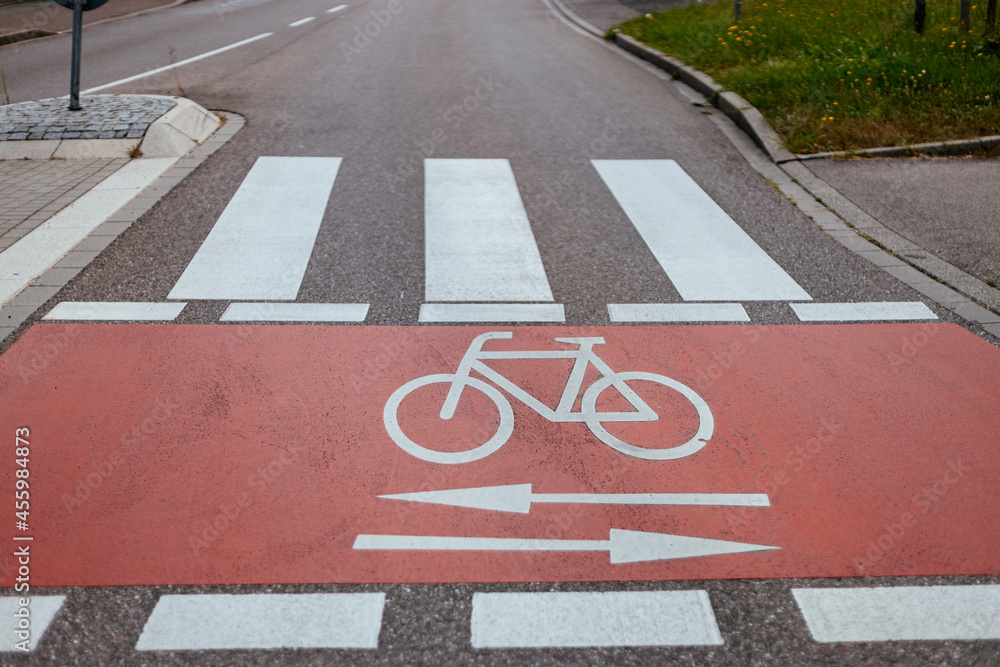 Radweg Symbol auf der Strasse Stock Photo | Adobe Stock
