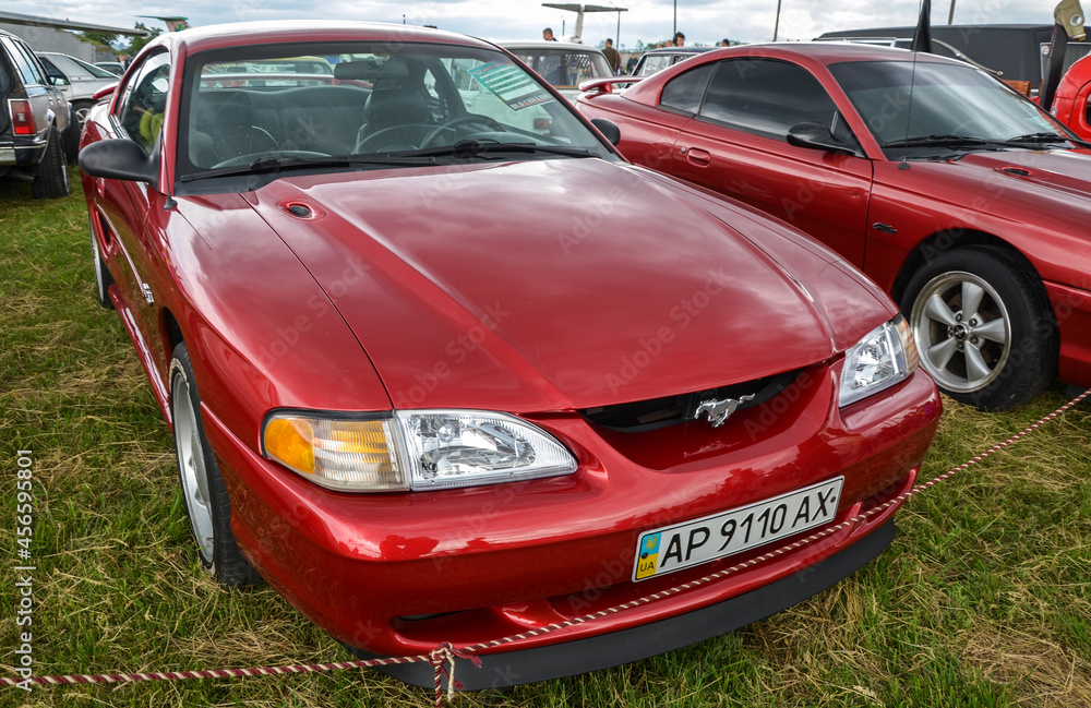 Ford Mustang GT 5.0 1995 The fourth generation of Ford's iconic cars ...