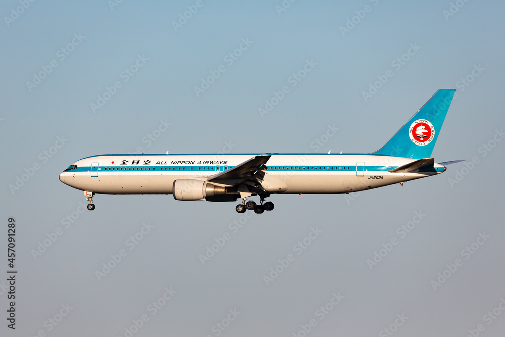 TOKYO,JAPAN - Jan 2,2014: All Nippon Airways(ANA) Boeing 767(only Retro ...
