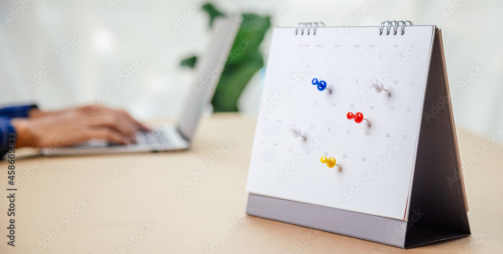 Foto de Stock Calendar desk place on the table. Desktop Calender for ...