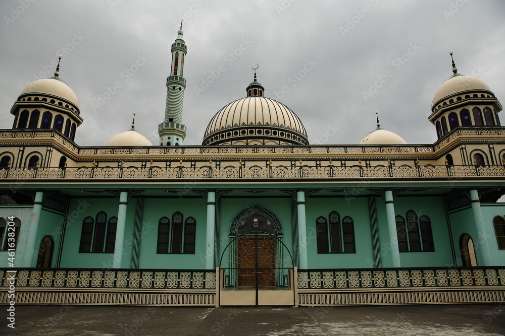 Bacolod Grande Grand Mosque beside the lake lanao in lanao del sur ...