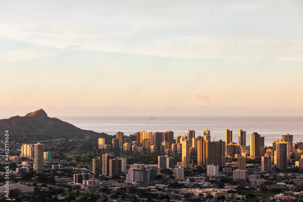USA, Hawaii, Oahu, Puu Ualakaa State Park, View from Tantalus Lookout ...