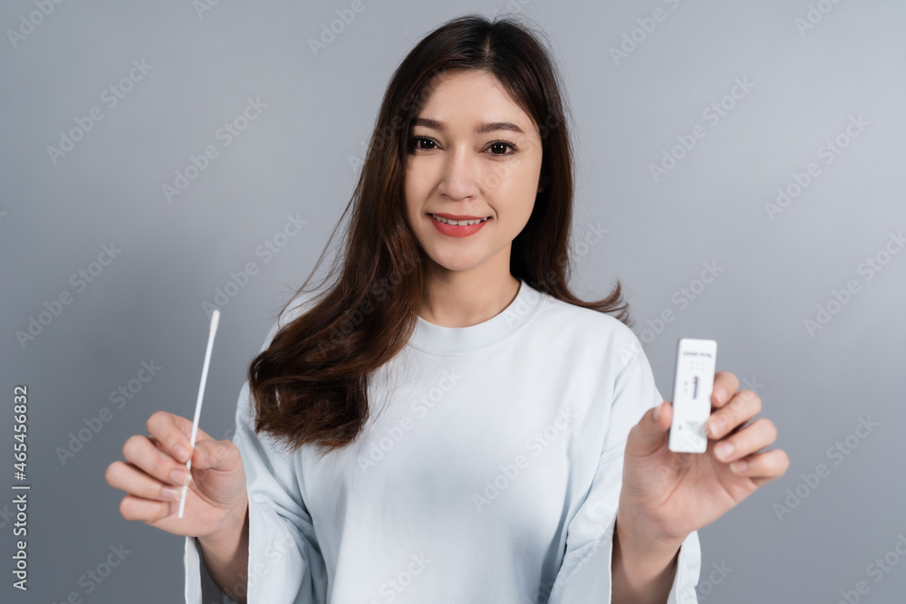 woman holding Coronavirus(Covid-19) positive test result with SARS-CoV ...