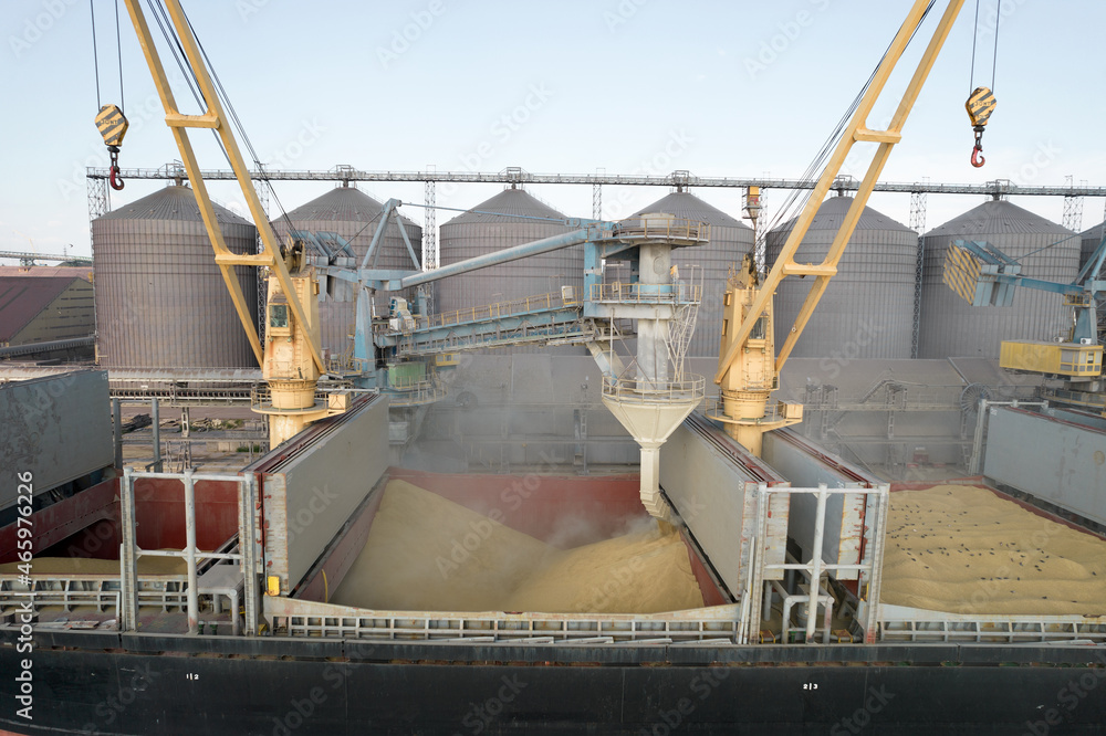 Loading grain into holds of sea cargo vessel through an automatic line ...