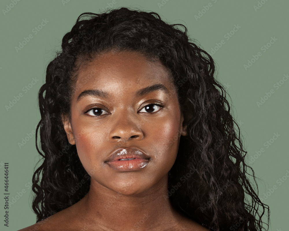 Photo Stock Beautiful African woman, face portrait close up | Adobe Stock