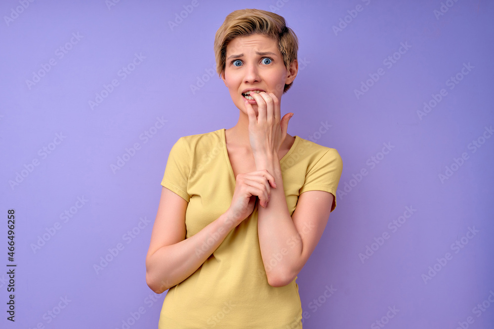 Clueless confused caucasian attractive short haired female feeling ...