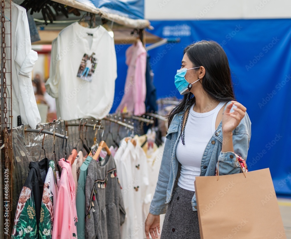 Foto de Stock Beautiful asian female young model lady wearing mask ...
