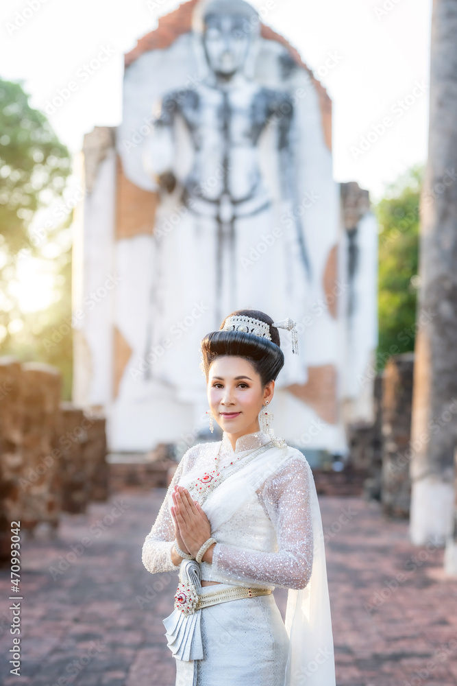 Portrait Beautiful asian woman with Thai white traditional dress ...