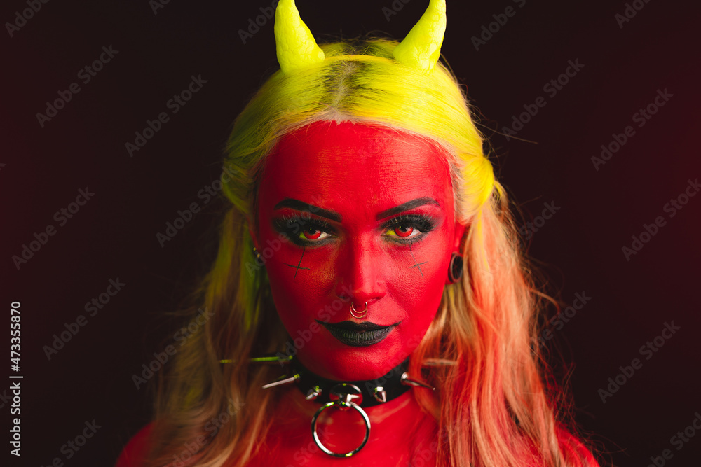 red demon girl whit yellow eyes and yellow horns and hair wearing ...