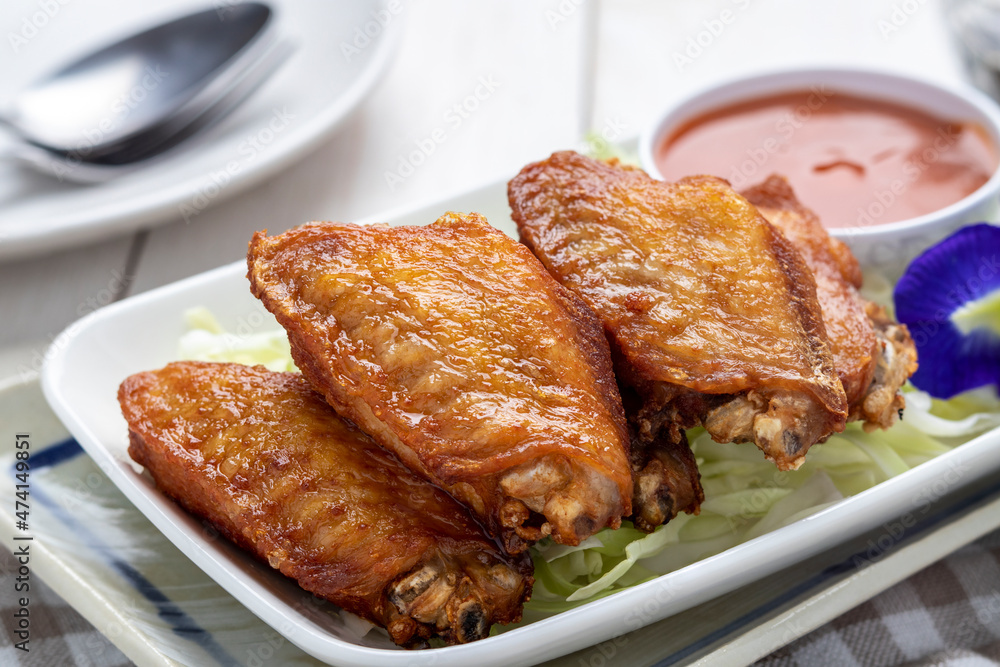 Deep fried fish sauce chicken wingettes (wing flats) served with chili ...