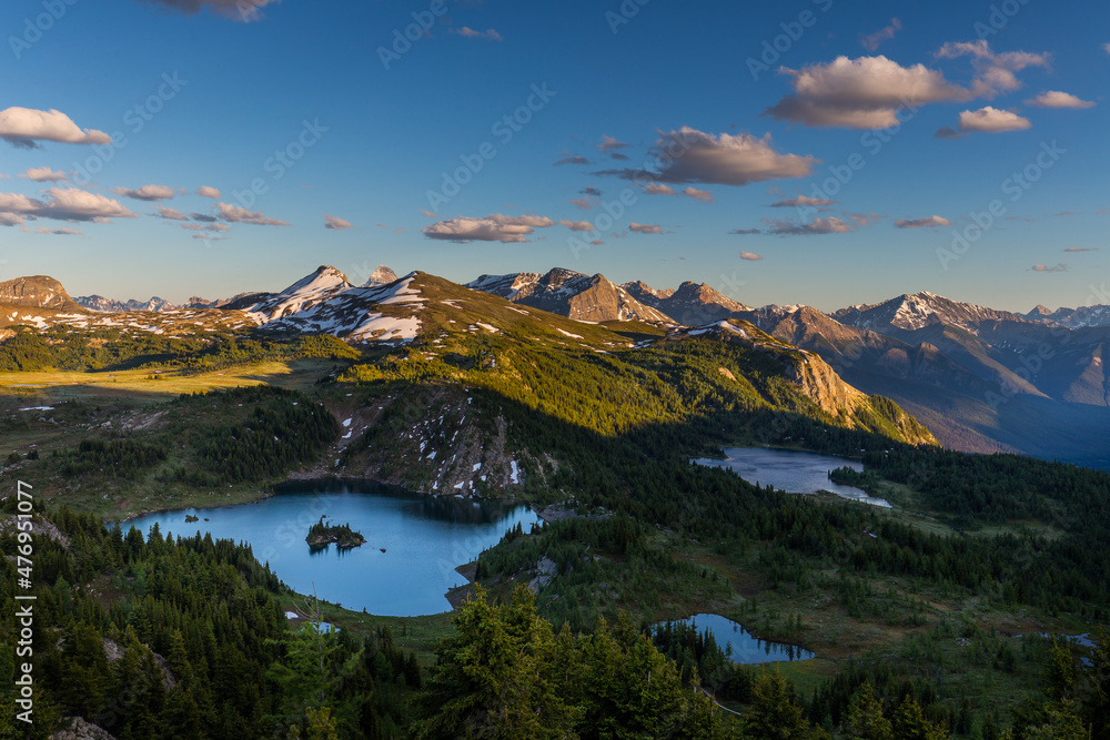 Rock Isle Lake, Sunshine Meadows, Banff National Park, AB & Mount ...