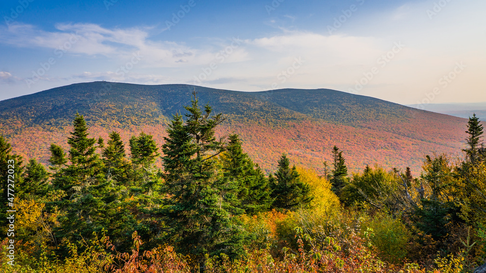 Stock-Foto „View on the mountains and the fall foliage of Mont Megantic ...