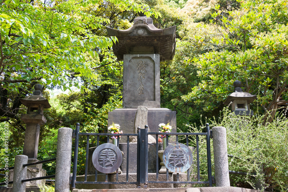 Foto Tokyo, Japan - Mar 20 2019 - Tomb of Shogitai Warriors at Ueno ...