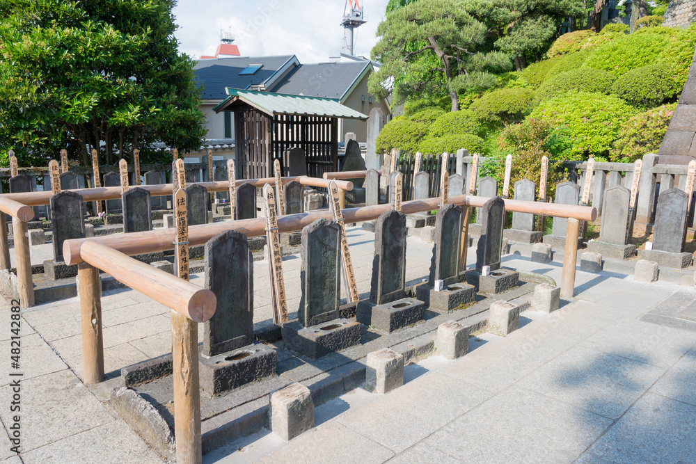 Foto Tokyo, Japan - Mar 18 2019 - 47 ronin graves at Sengaku-ji Temple ...