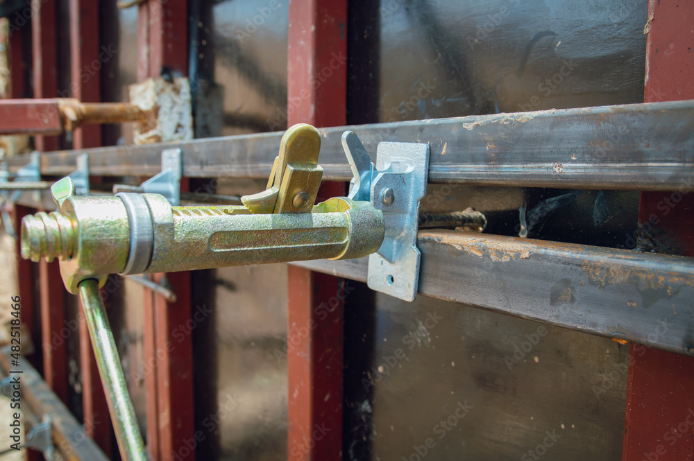Construction formwork for concrete.Spring clips are a new formwork ...