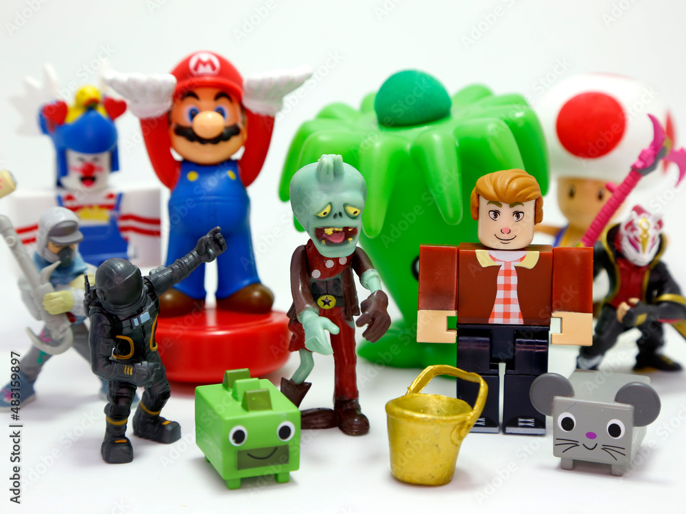 Toys from the famous video games Super Mario Bros, Roblox, Fortnite and ...
