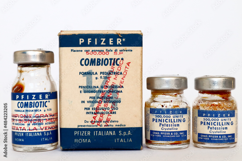 Photo Stock Vintage 1950s Vials of PFIZER Penicillin G and PFIZER ...