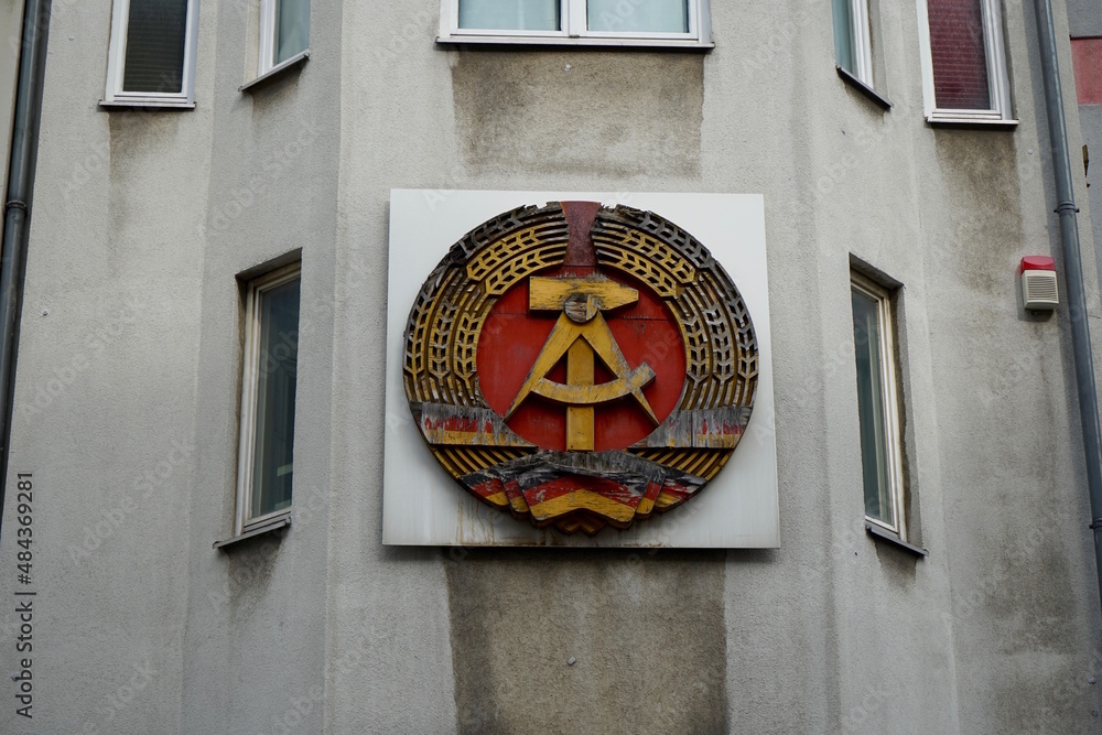 Mauermuseum, Museum Haus am Checkpoint Charlie, Staatswappen der DDR in ...