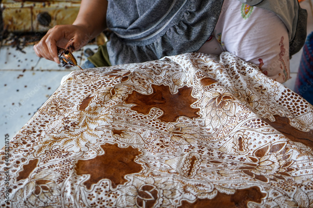 The technique of making batik by writing using a canting tool. Canting ...