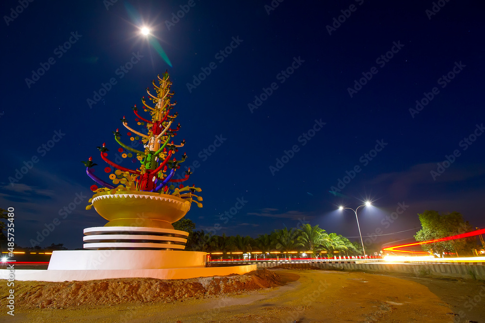 Foto Mount Perak Roundabout Located in Tamiang Layang, East Barito ...