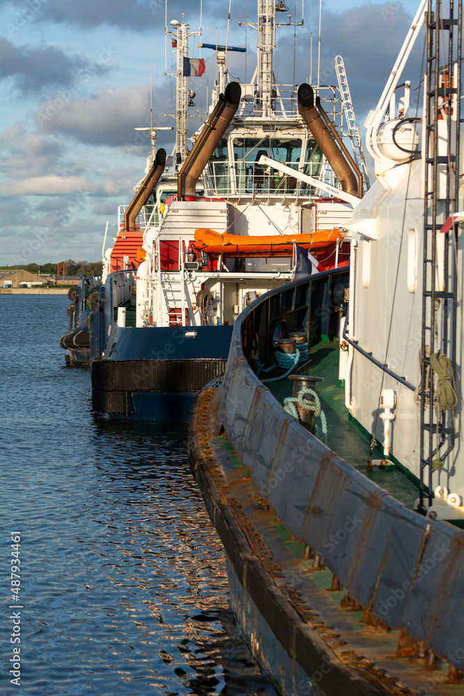 Remorqueurs à quai Dunkerque Stock Photo | Adobe Stock