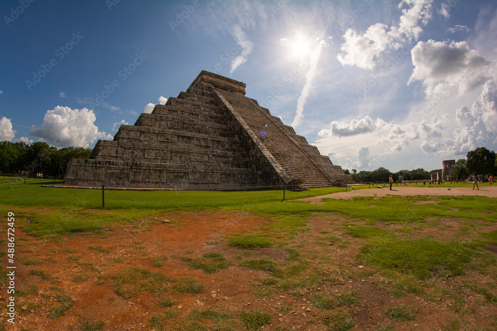 Foto stock di La zona arqueológica de Chichén Itzá es mejor conocida ...